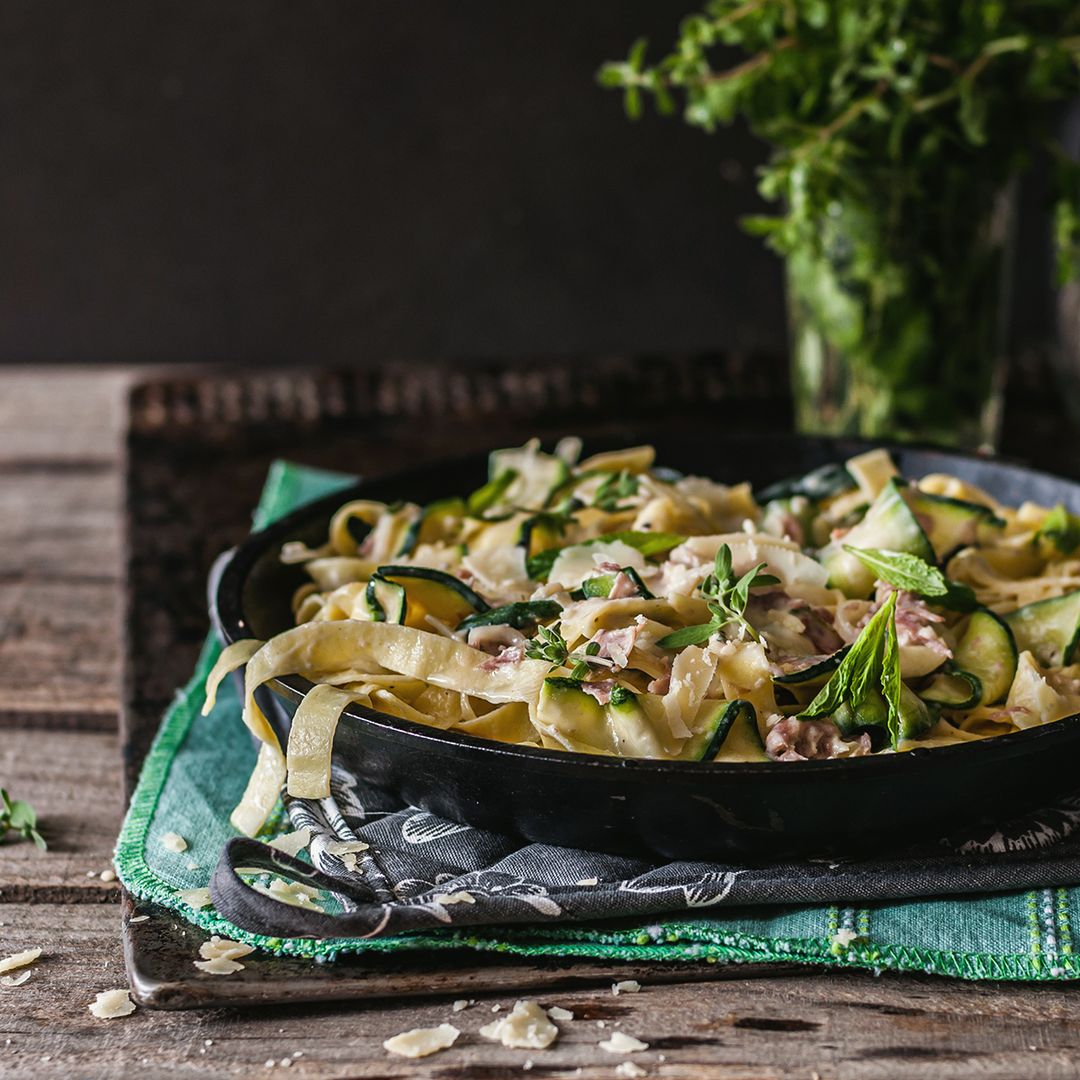 Fettuccine con Zucchine e Pancetta di Suino Nero Madeo – Filiera Madeo